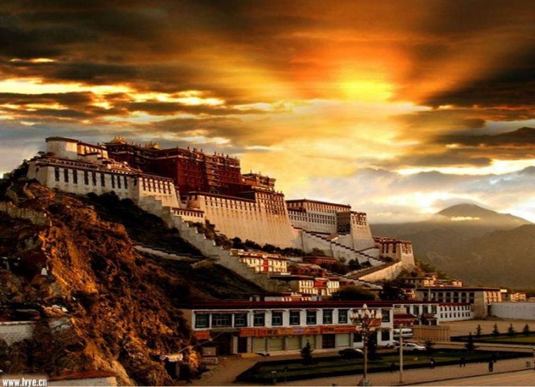 Lhasa's Potala Palace: Greatest Building In Tibet With History Of 1300 ...