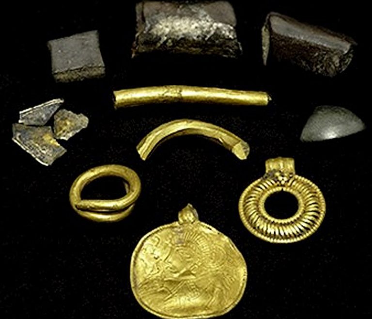 1,500-Year-Old Golden Amulet Depicting Odin, King Of The Gods ...