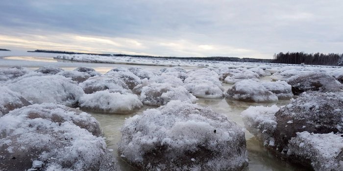 Very Unusual Ice Balls Discovered On Byske Beach In Sweden Baffle ...