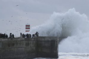 Dangerous Rogue Waves Are Becoming Extreme - Rare And Unexpected Ocean ...