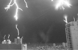 Unique Image Shows How Lightning Rods Work - MessageToEagle.com